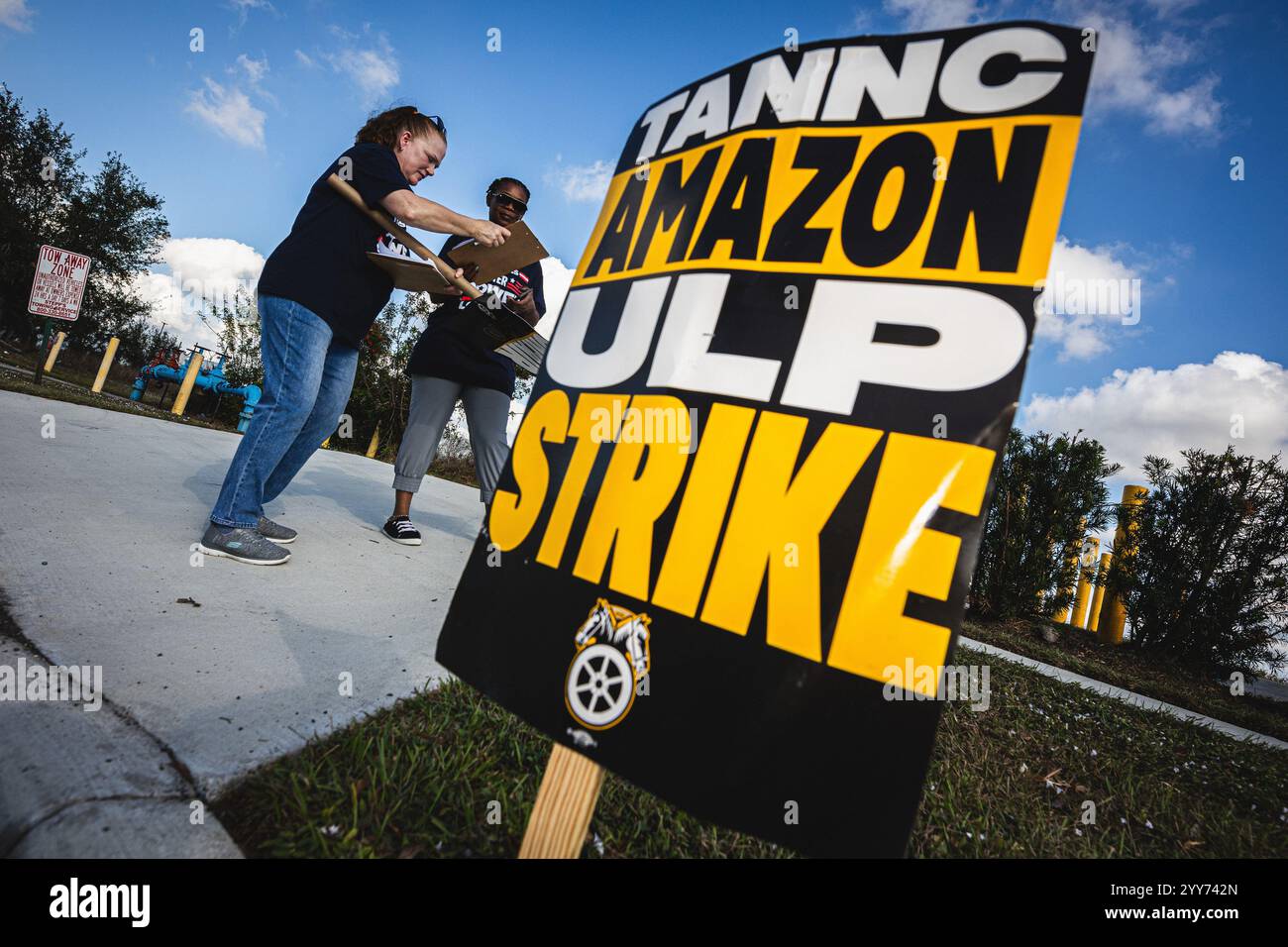 Ruskin, Florida, USA. 19th Dec, 2024. Teamsters Local 79 union members ...