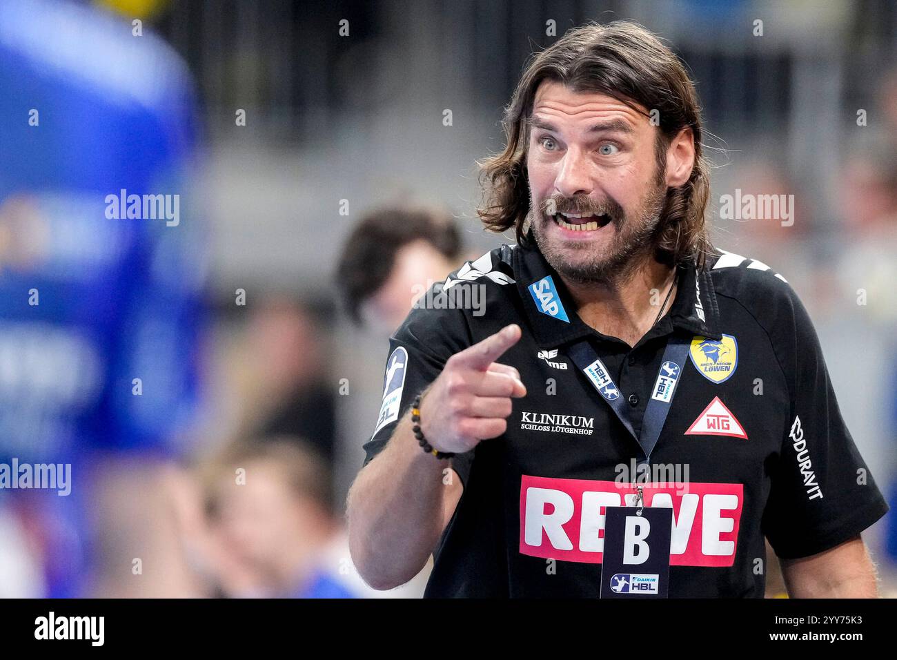 Heidelberg, Deutschland. 19th Dec, 2024. Sebastian Hinze (Trainer ...