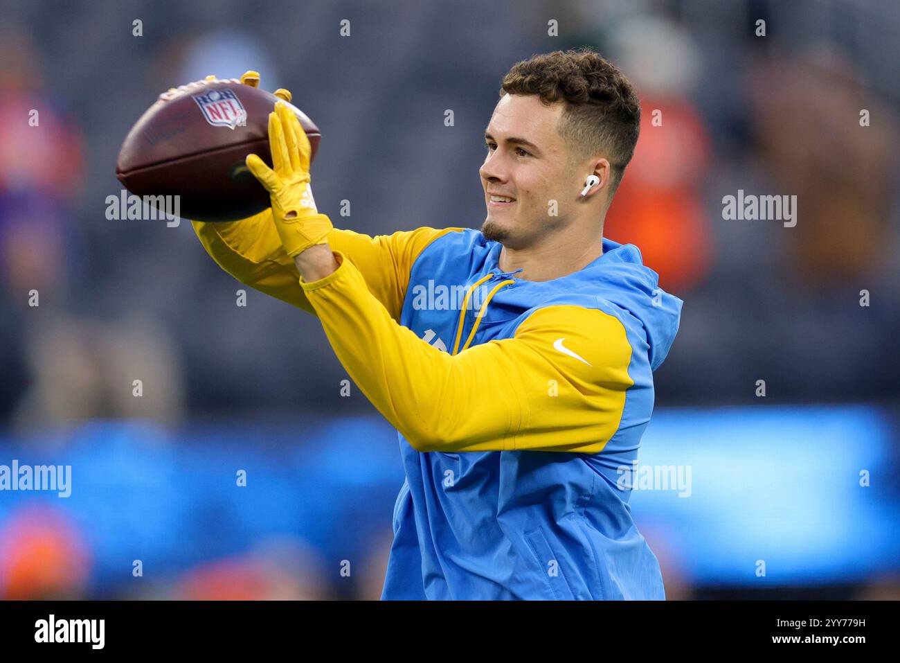 Los Angeles Chargers wide receiver Ladd McConkey warms up before an NFL ...