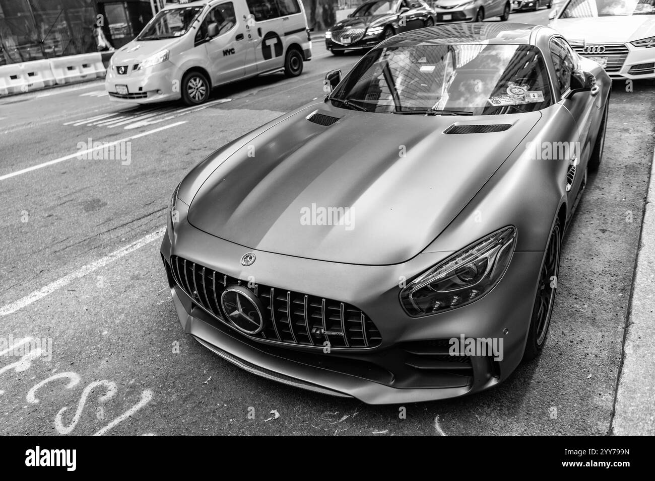 View luxurious mercedes benz Black and White Stock Photos & Images - Alamy