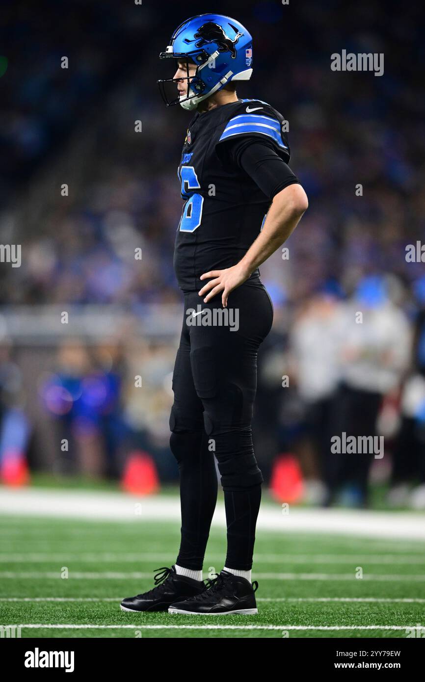 Detroit Lions quarterback Jared Goff walks to the huddle during the ...