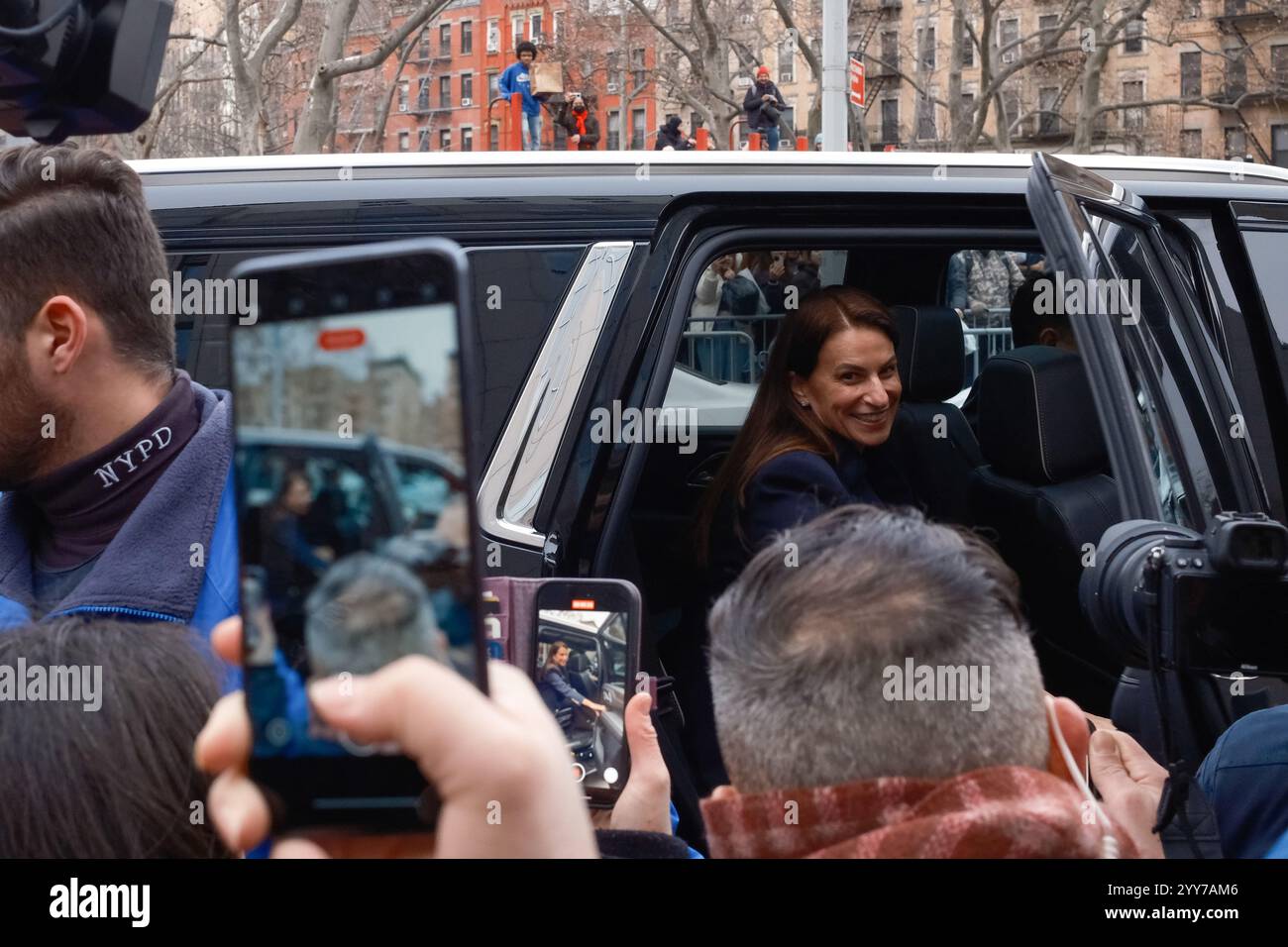Luigi Mangione's lawyer Karen Friedman Agnifilo leaving the courthouse ...