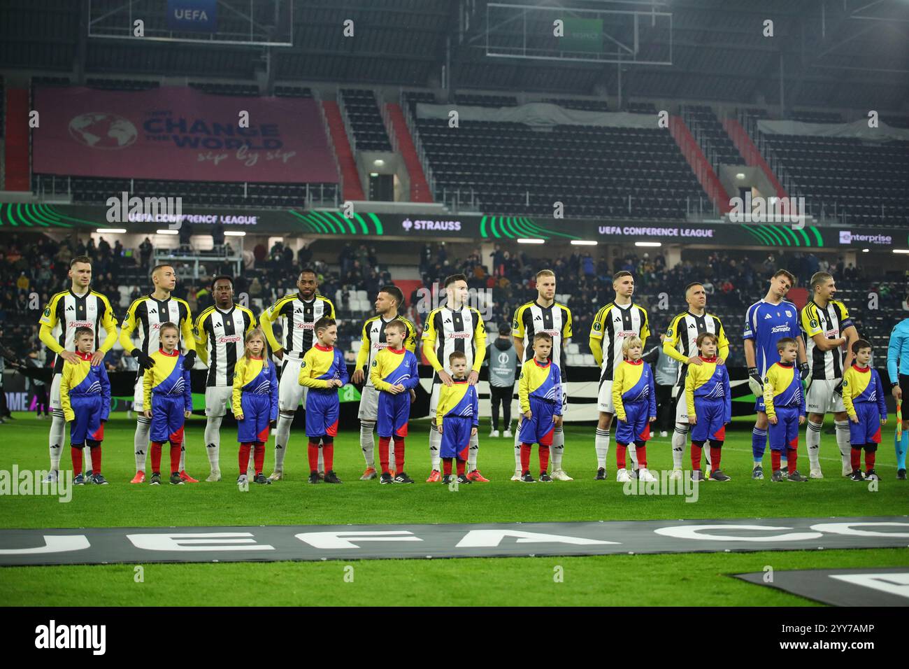 Linz, Austria. 19th Dec, 2024. LINZ, AUSTRIA - DECEMBER 19: team LASK ...