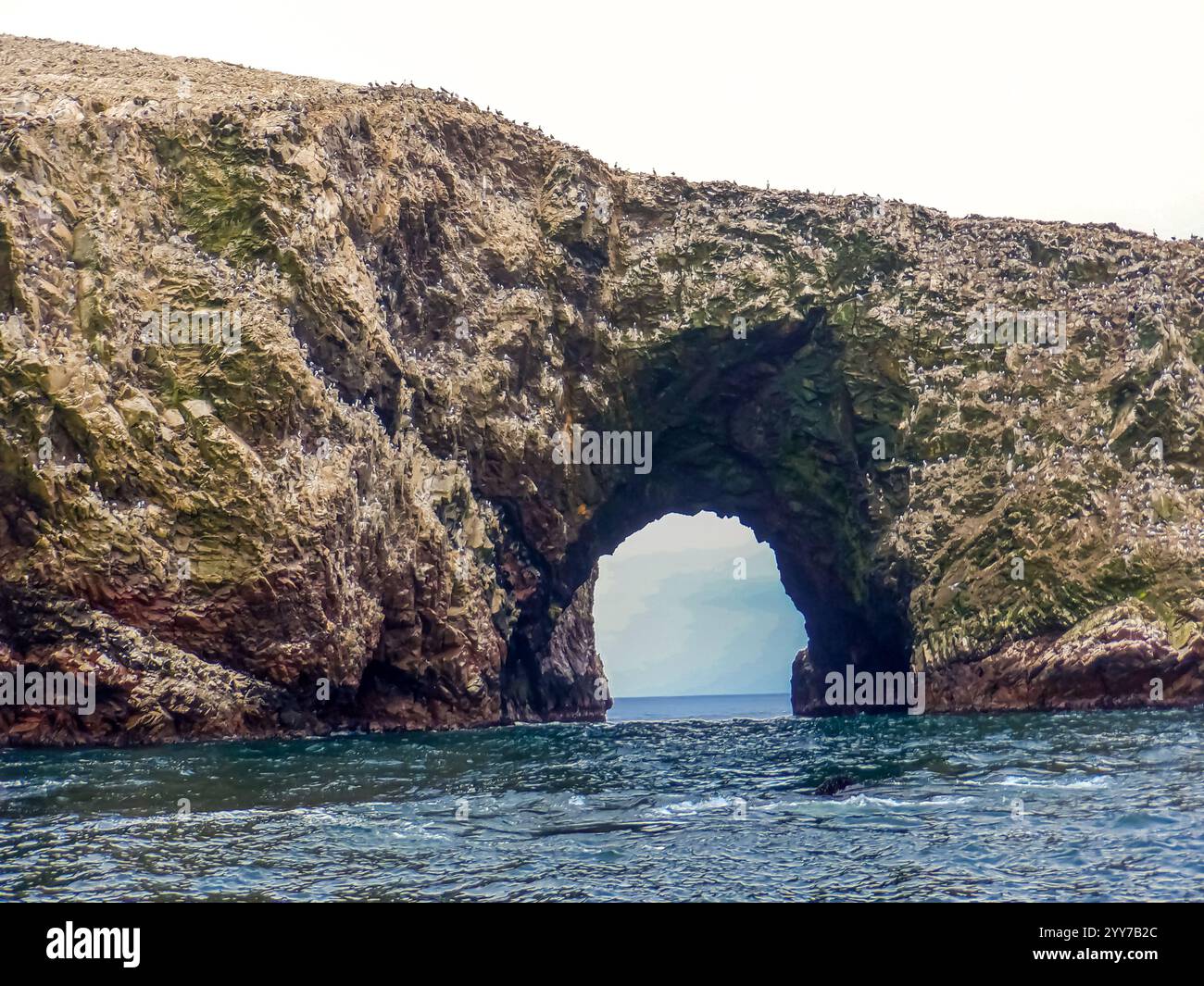 Arch in rock face hi-res stock photography and images - Alamy