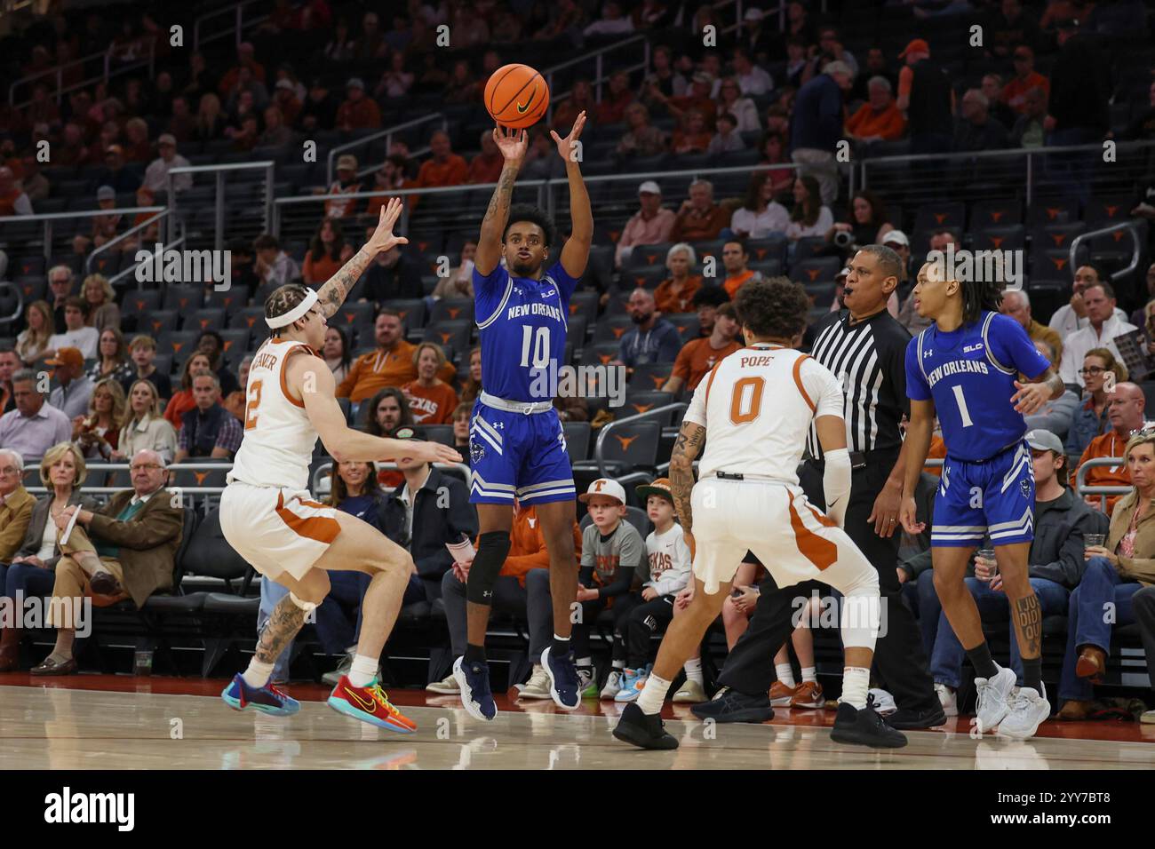 AUSTIN, TX - DECEMBER 19: New Orleans Privateers guard Dae Dae Hunter ...
