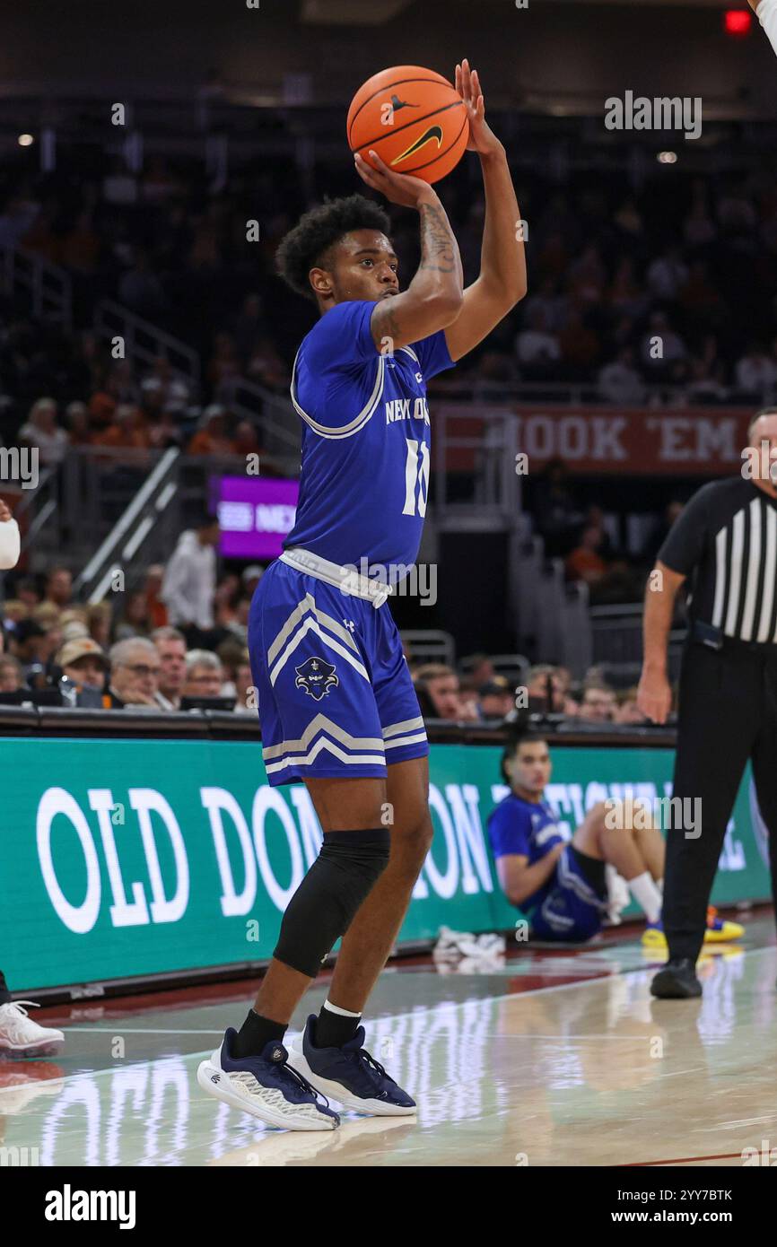 AUSTIN, TX - DECEMBER 19: New Orleans Privateers guard Dae Dae Hunter ...