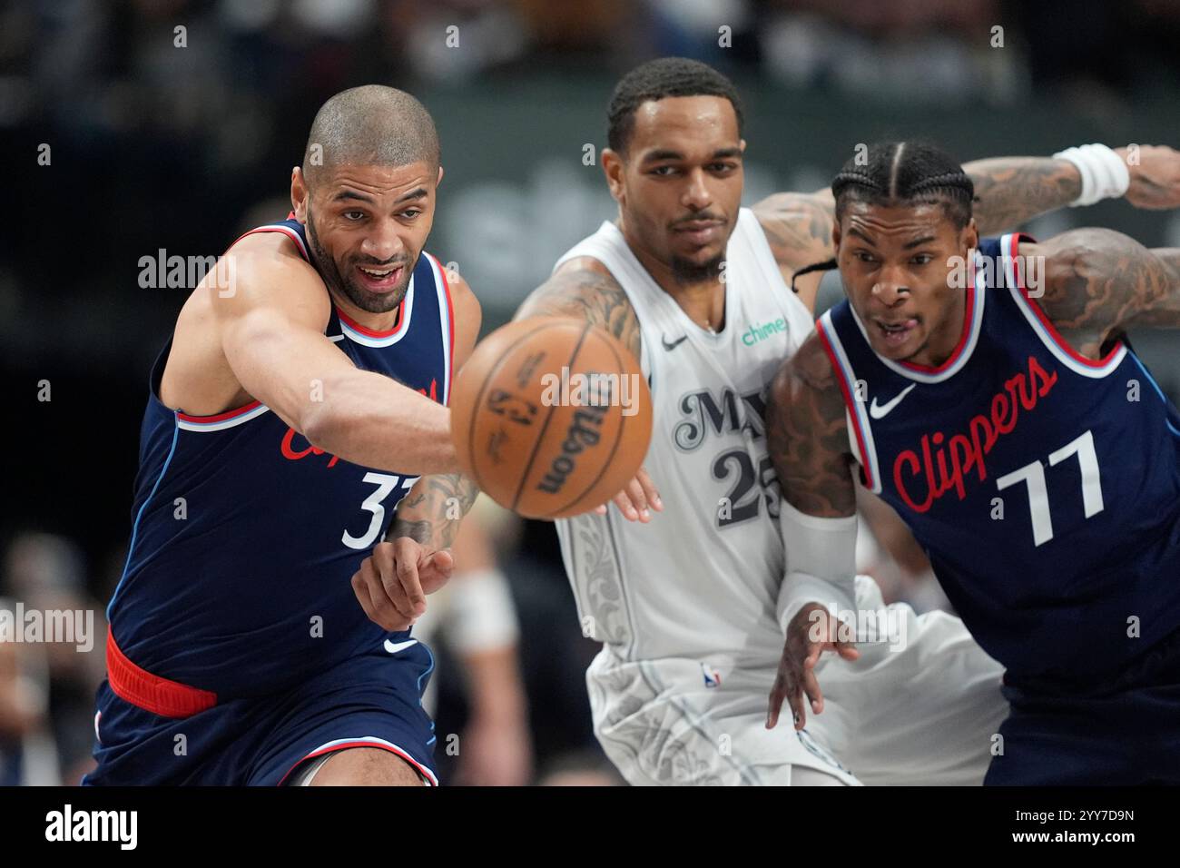 Los Angeles Clippers' Nicolas Batum (33), Dallas Mavericks' P.J ...
