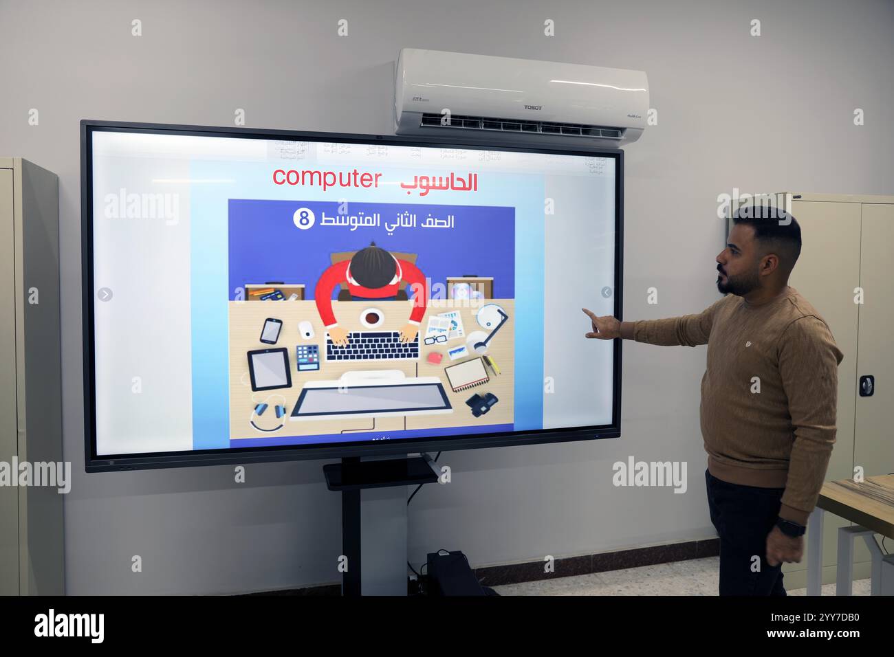 Baghdad, Iraq. 17th Nov, 2024. A teacher gives a lesson at the al ...