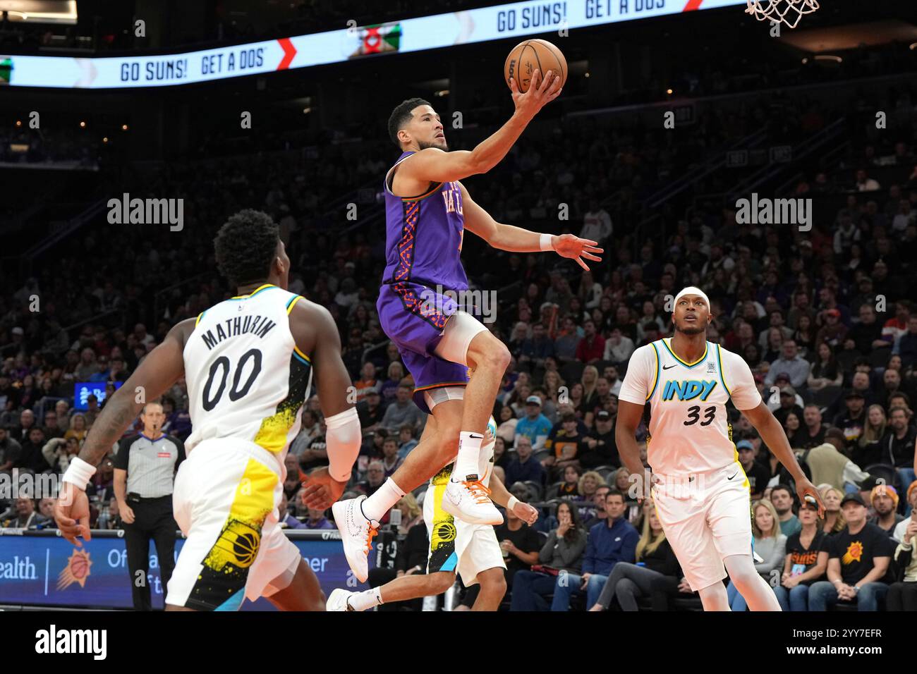 Phoenix Suns guard Devin Booker (1) drives between Indiana Pacers guard Bennedict Mathurin and ...