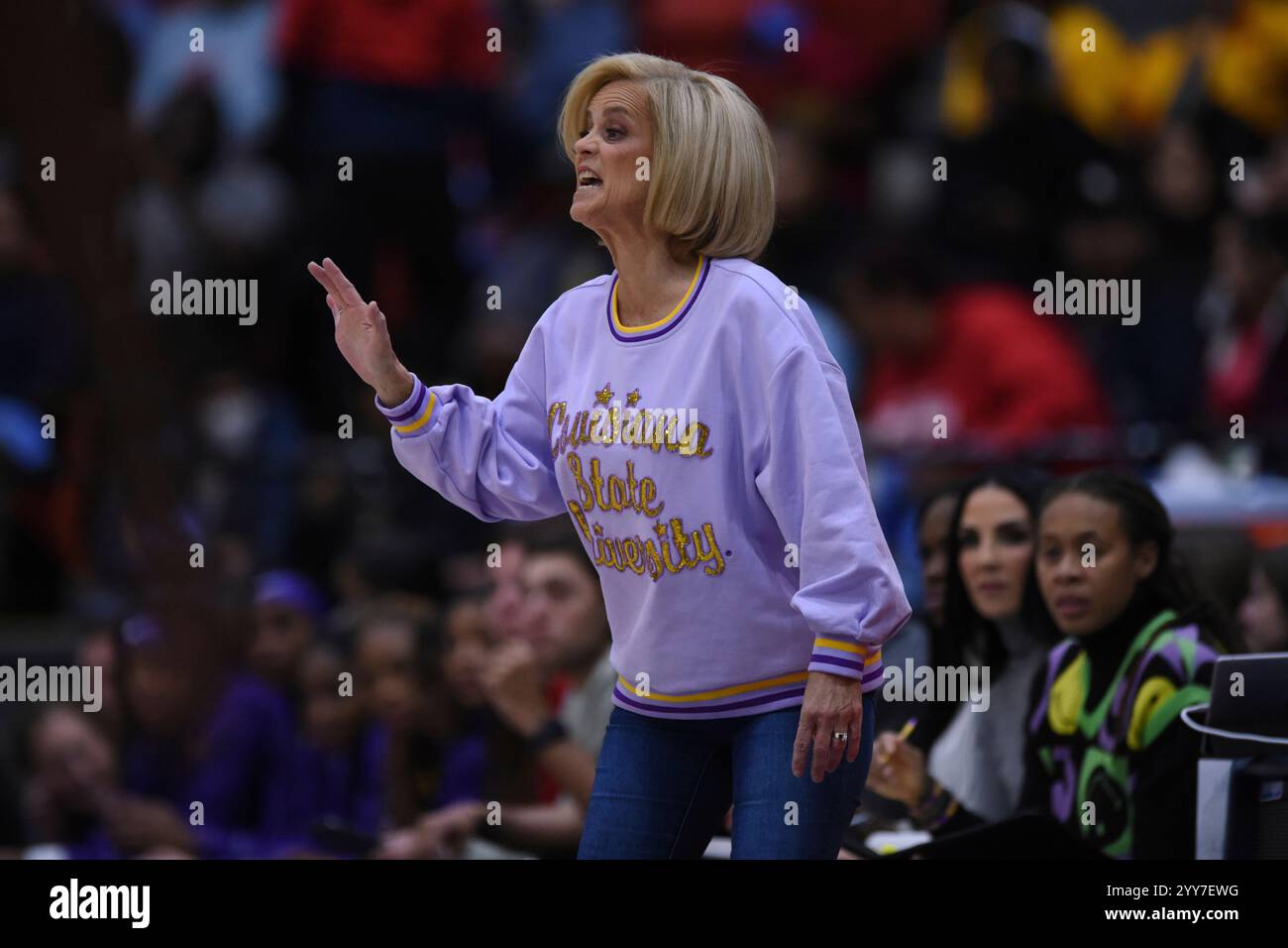 LSU head coach Kim Mulkey yells to her players during the second half ...