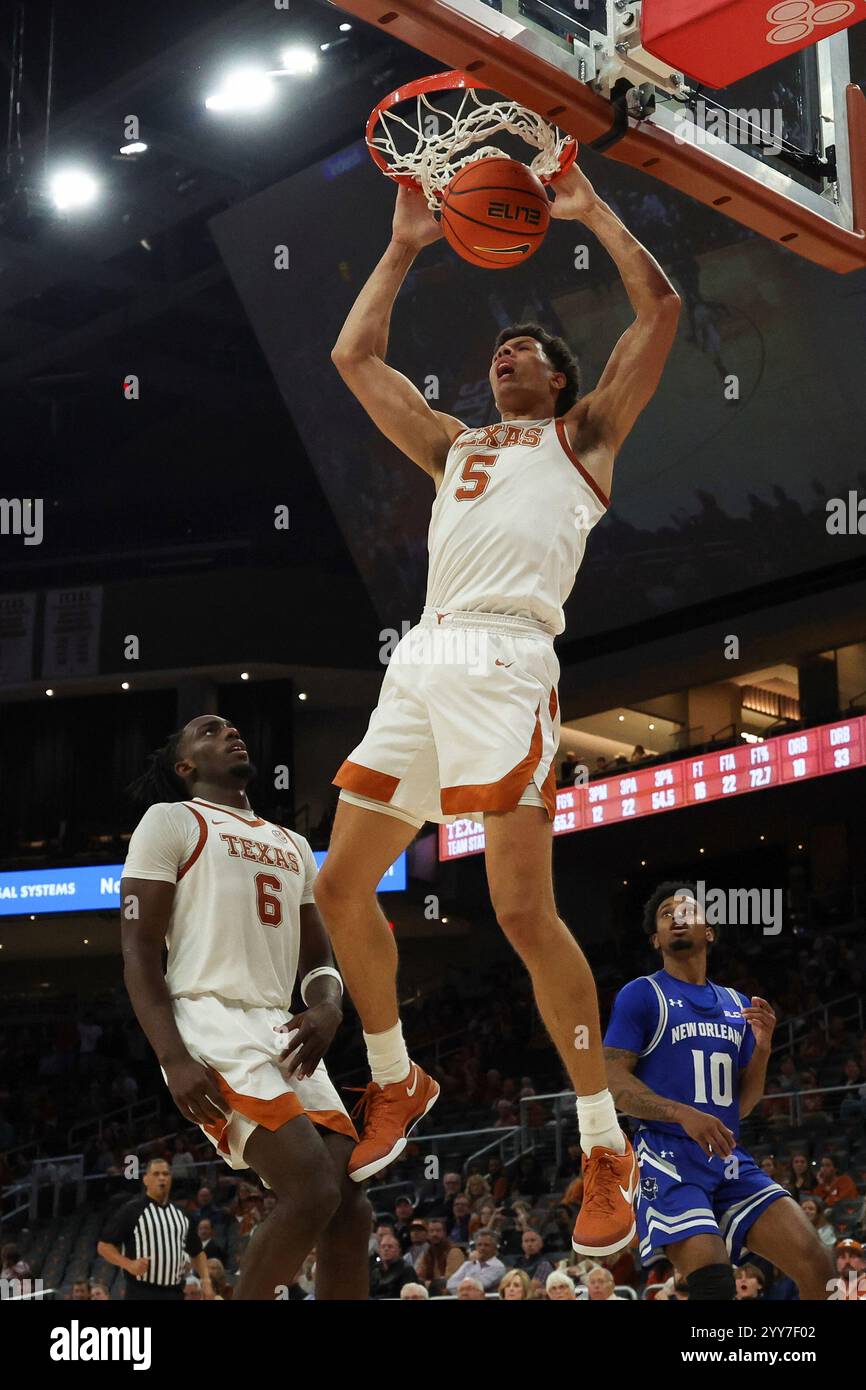 AUSTIN, TX - DECEMBER 19: Texas Longhorns forward Kadin Shedrick (5 ...