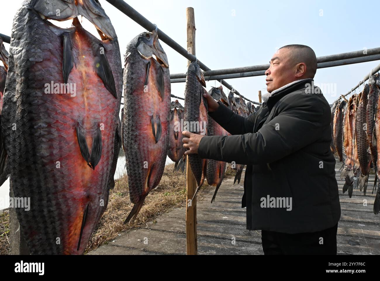 **CHINESE MAINLAND, HONG KONG, MACAU AND TAIWAN OUT** Workers make ...