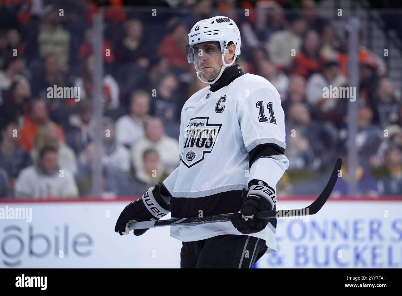 Los Angeles Kings' Anze Kopitar plays during an NHL hockey game ...