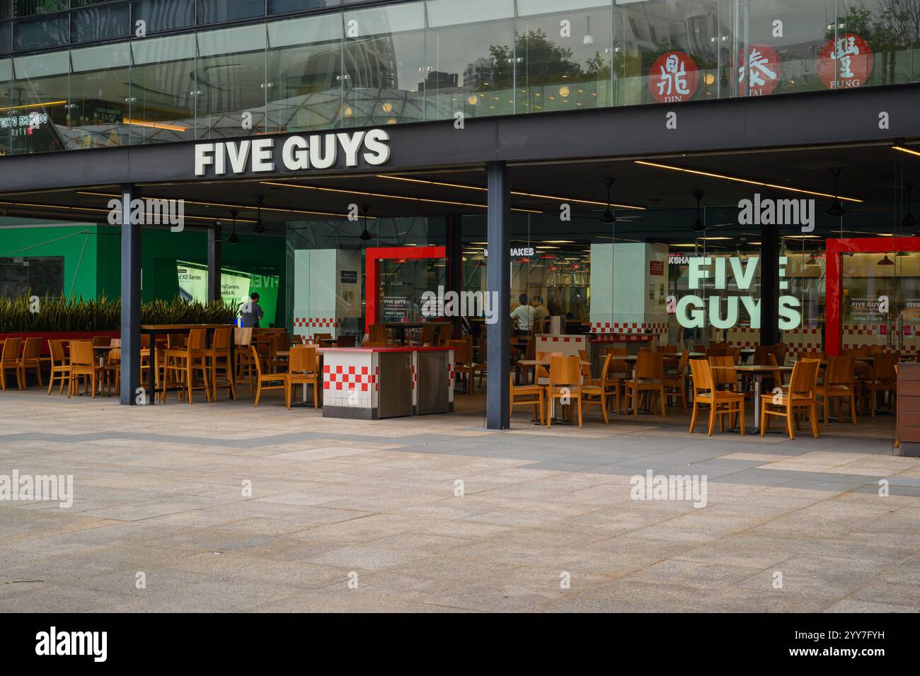 Five guys restaurant singapore hi-res stock photography and images - Alamy