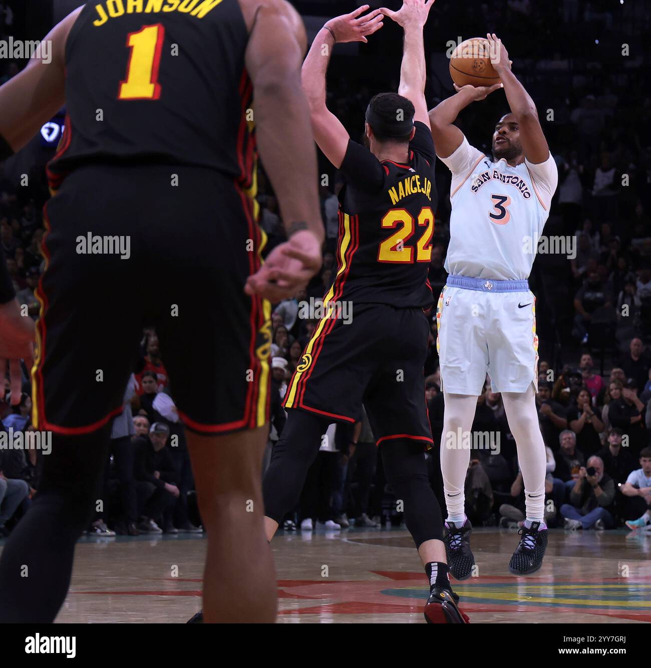 San Antonio Spurs guard Chris Paul (3) scores a three-point basket ...