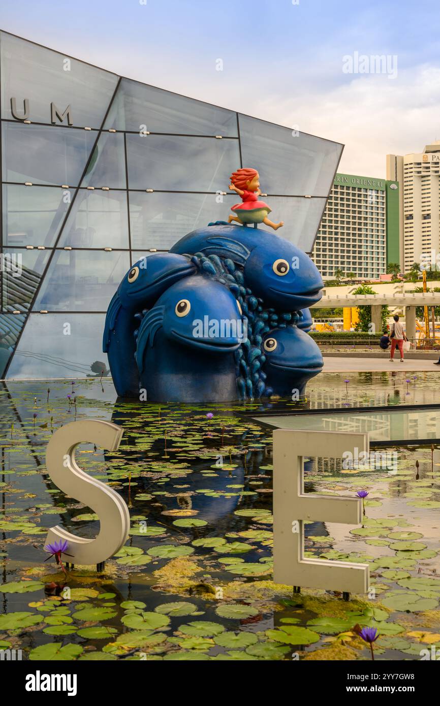 The Blue Fishes sculpture at the Art Science Museum, Singapore Stock ...