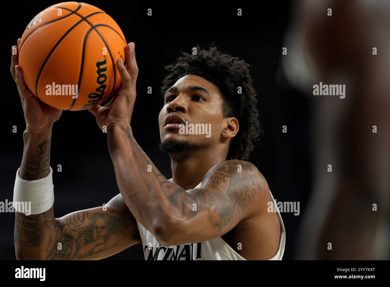 Cincinnati forward Dillon Mitchell (23) looks to shoot during an NCAA ...