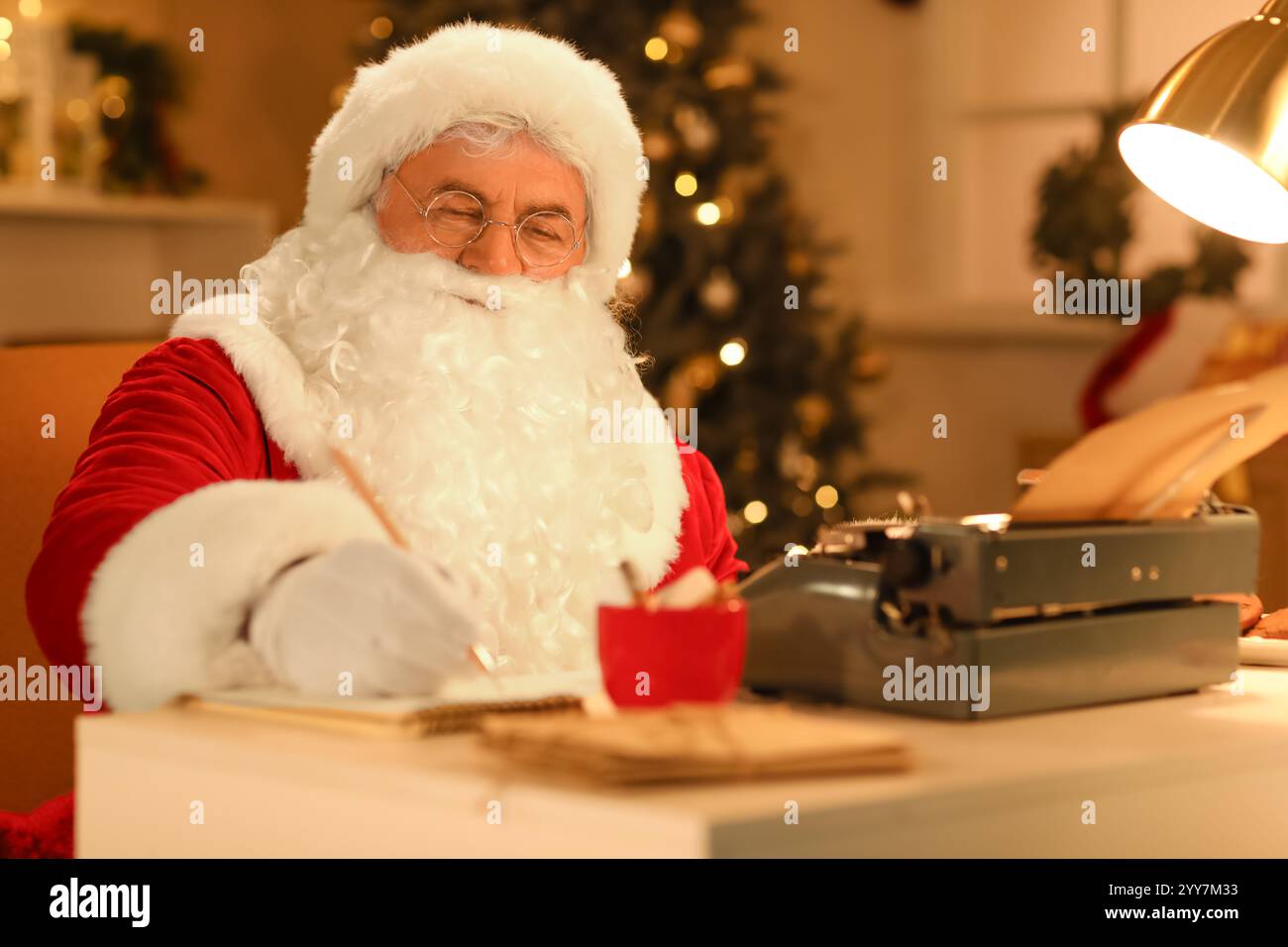 Elderly writer taking notes hi-res stock photography and images - Alamy