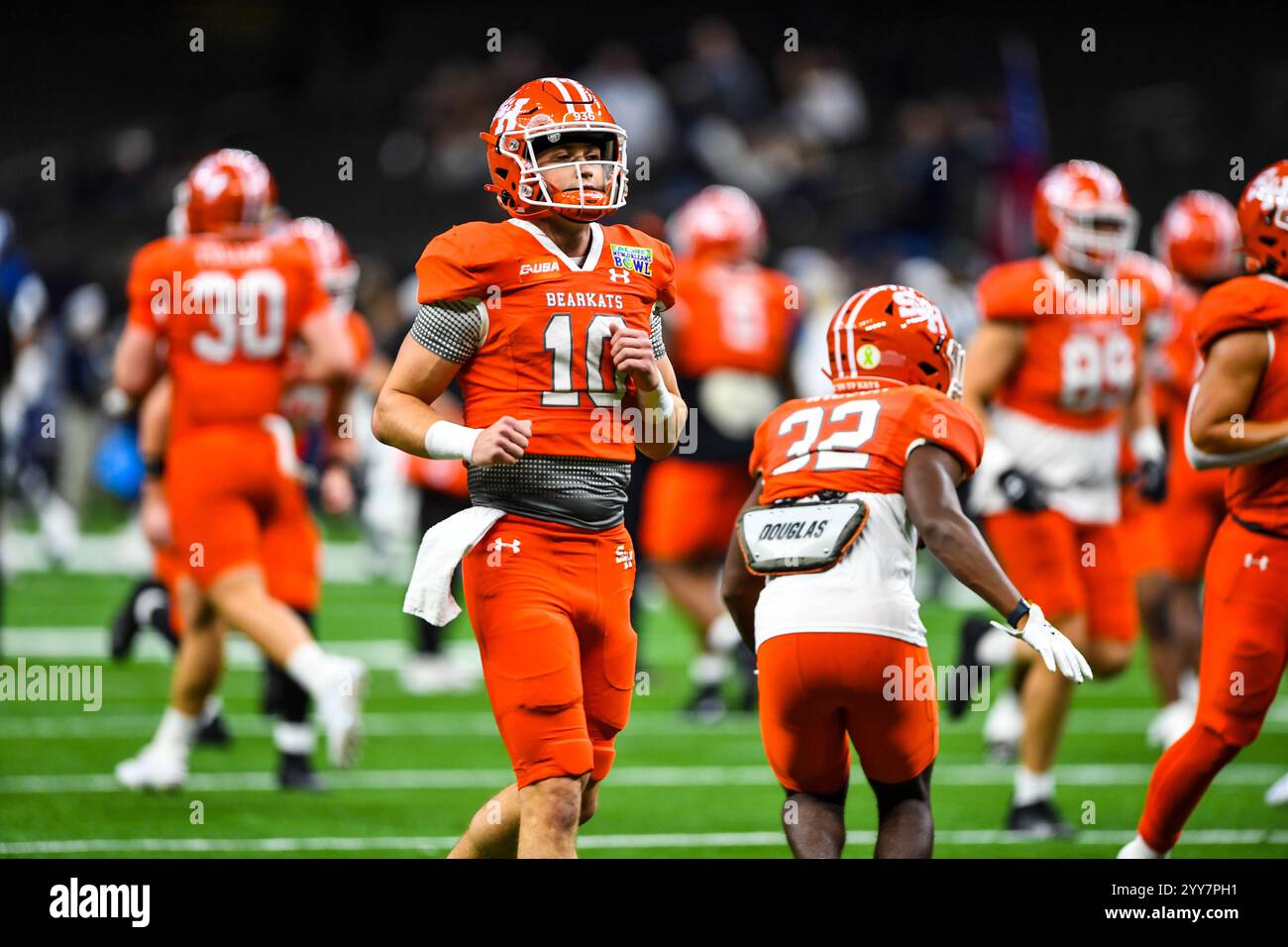 New Orleans, Louisiana, USA. 19th Dec, 2024. SHSU #10 QB Hunter Watson ...