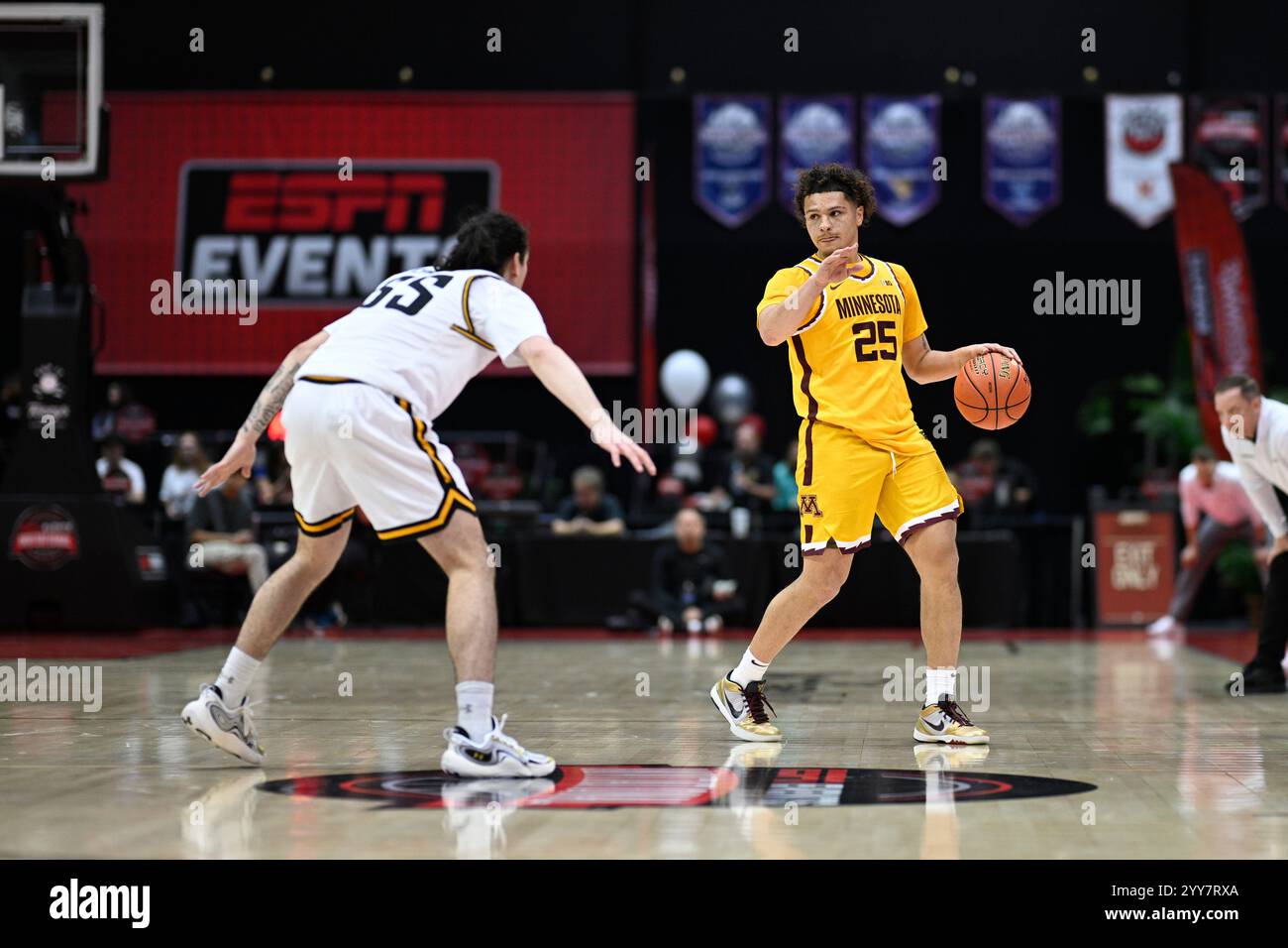 Minnesota guard Lu'Cye Patterson (25) is defended by Wichita State ...