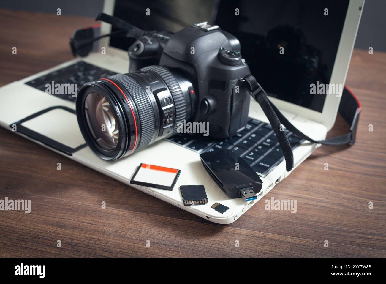 Modern DSLR camera and laptop computer Stock Photo - Alamy
