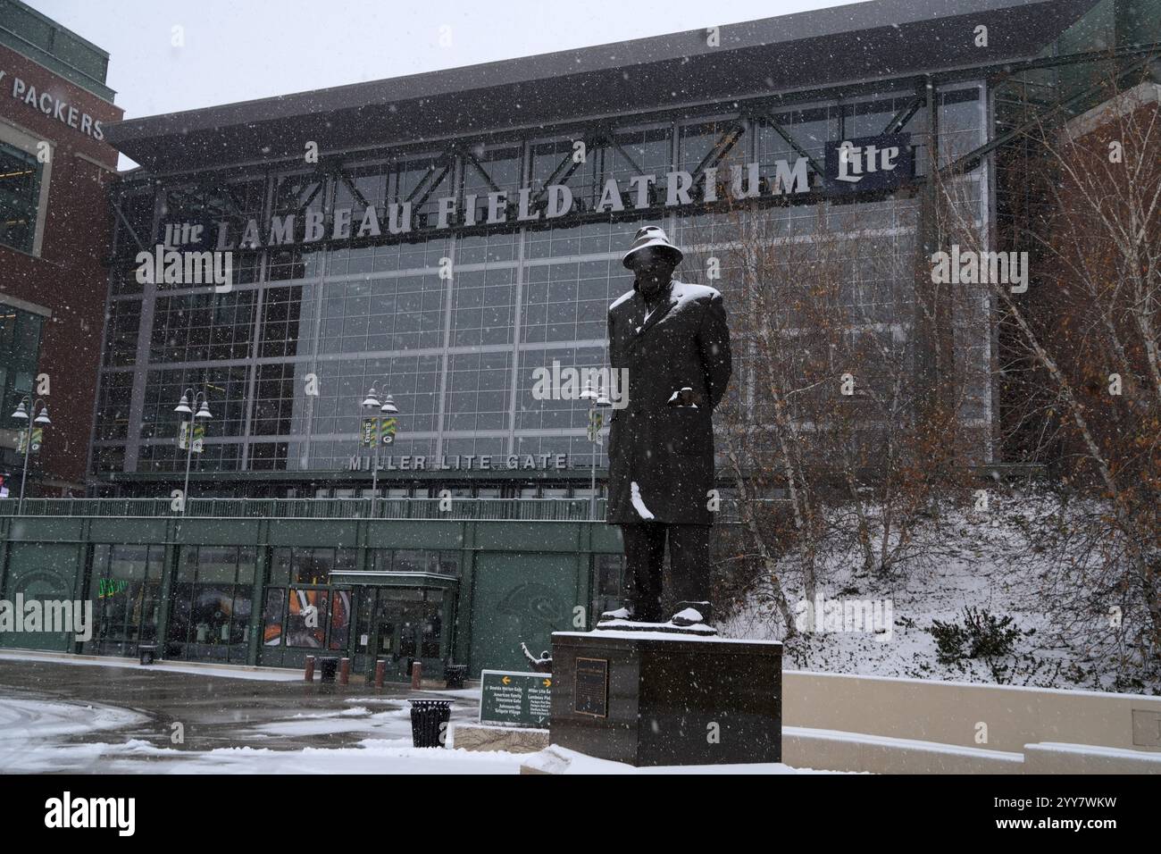 Green Bay, United States. 19th Dec, 2024. A statue of Green Bay Packers ...