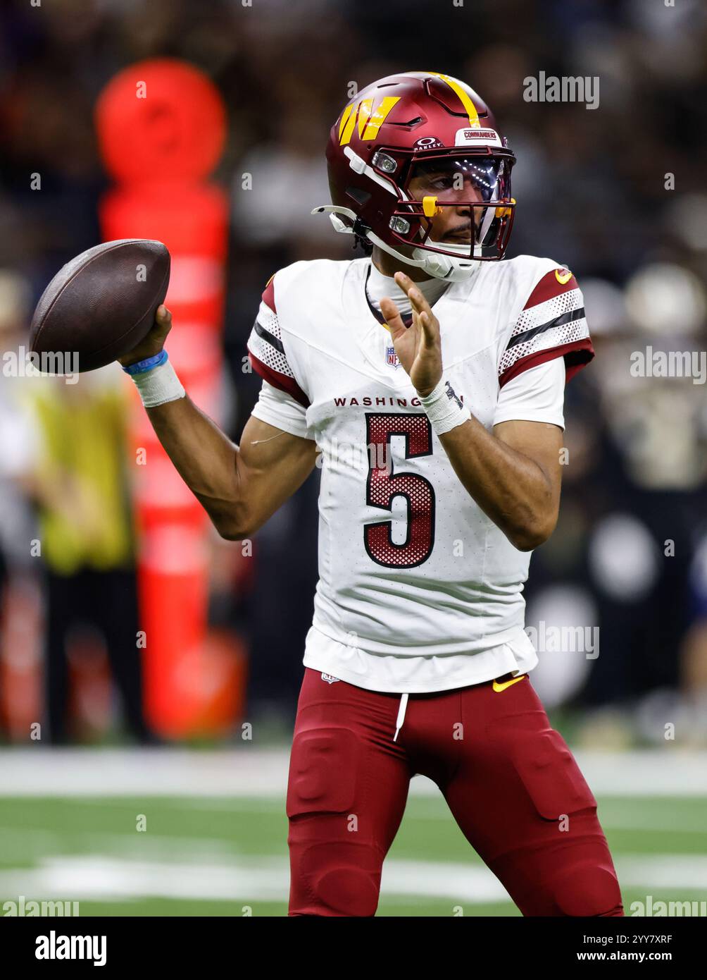 Washington Commanders quarterback Jayden Daniels (5) searches for an ...