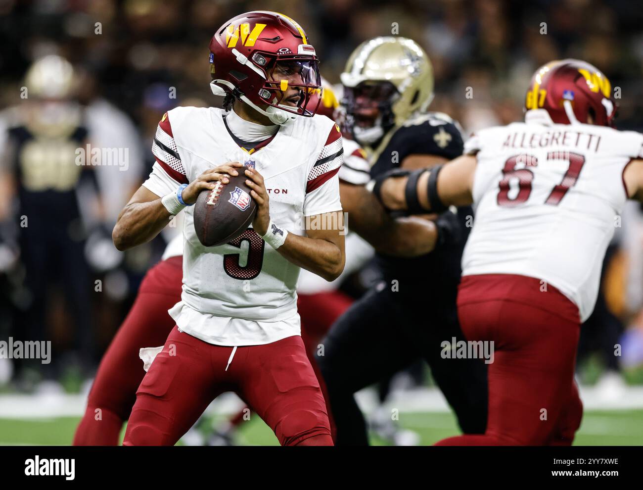 Washington Commanders quarterback Jayden Daniels (5) searches for an ...