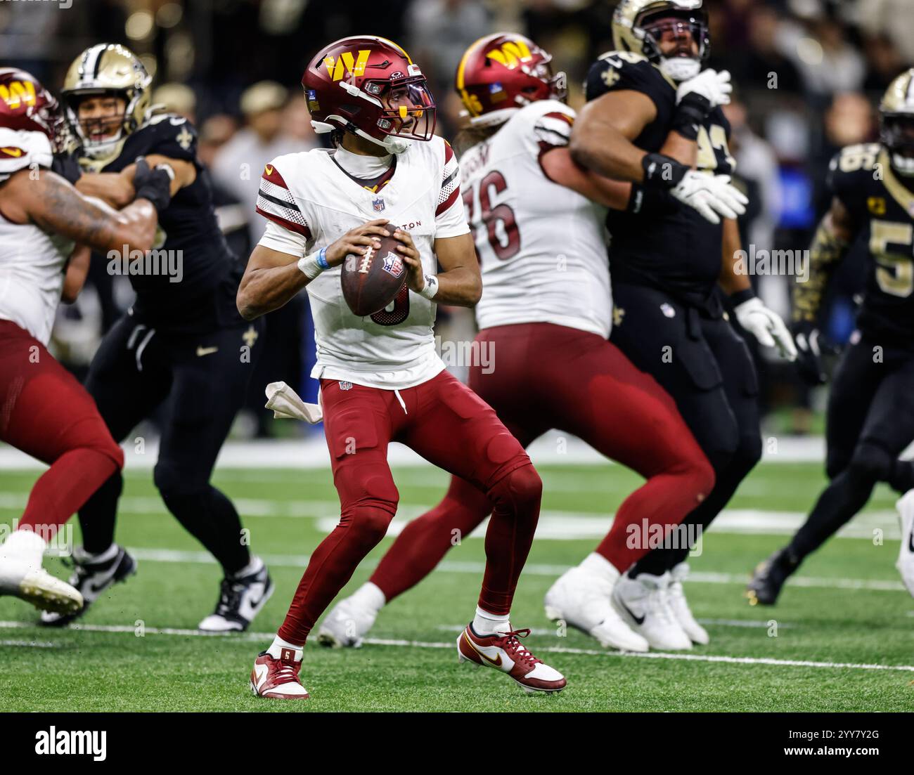 Washington Commanders quarterback Jayden Daniels (5) searches for an ...
