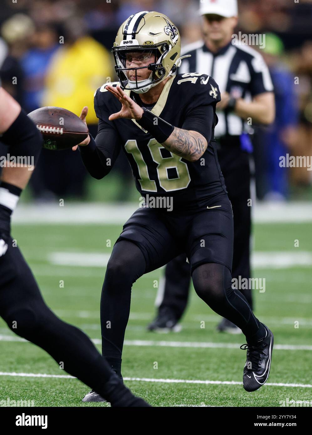 New Orleans Saints quarterback Spencer Rattler (18) receives the snap ...