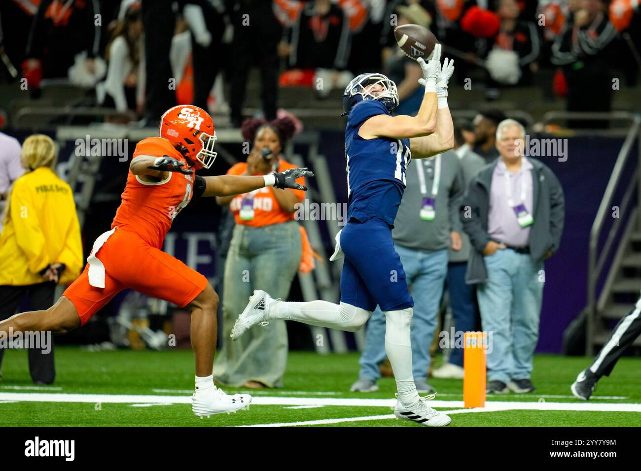 Georgia Southern wide receiver Josh Dallas (19) brings in a 17-yard ...