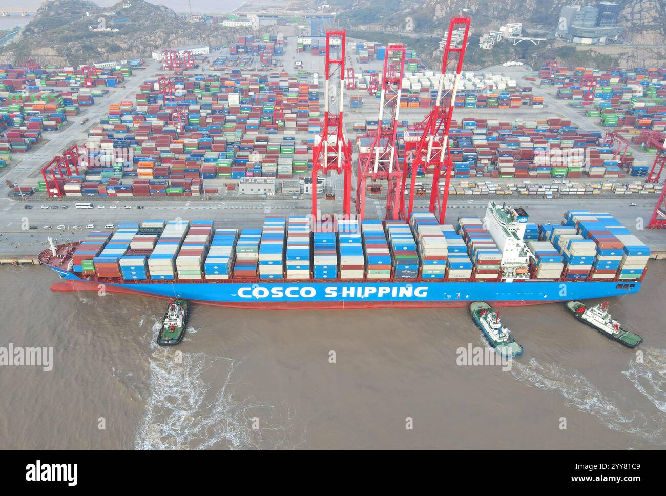 (241220) -- SHANGHAI, Dec. 20, 2024 (Xinhua) -- An aerial drone photo ...