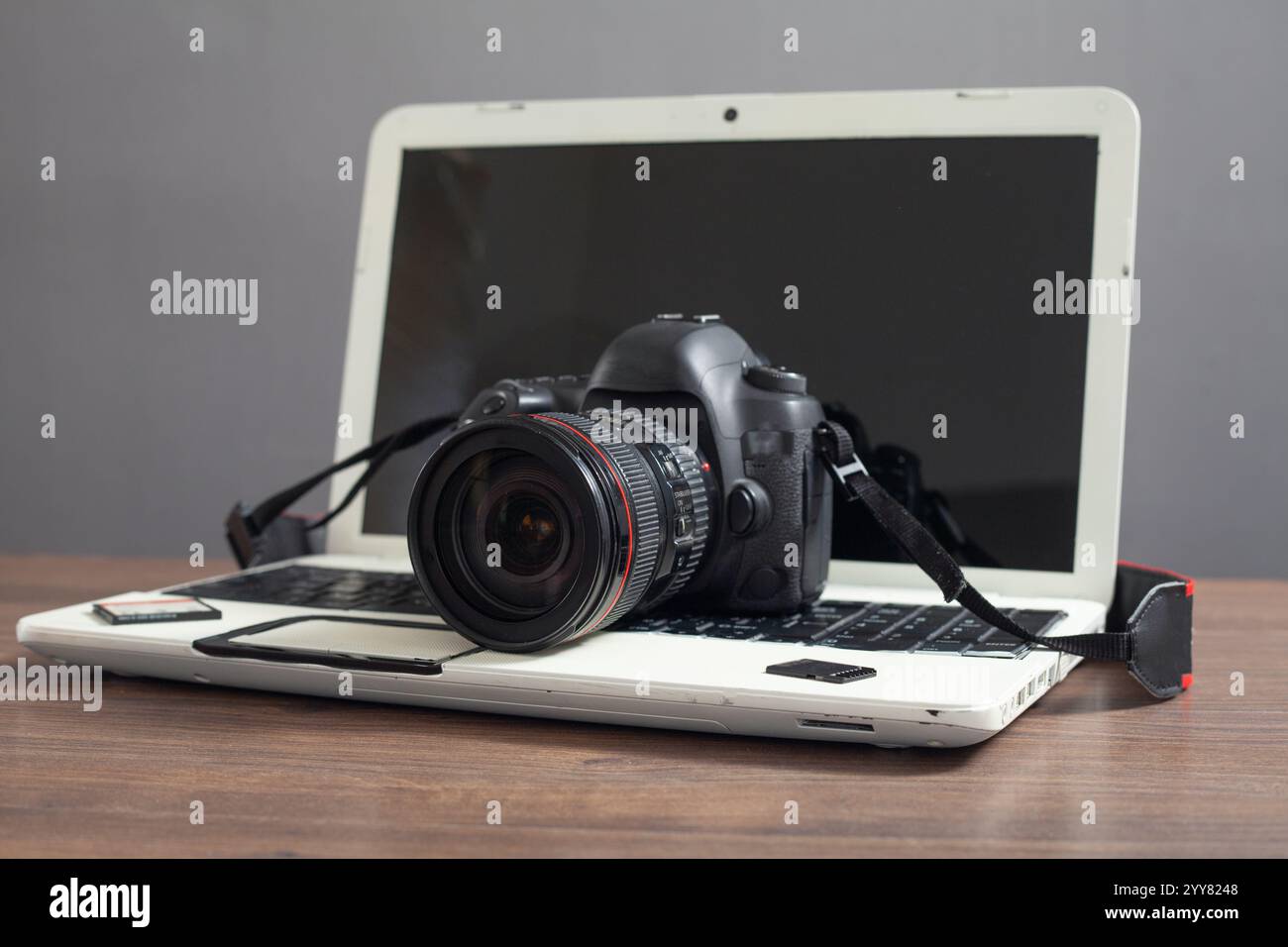 Photo camera computer accessories hi-res stock photography and images ...