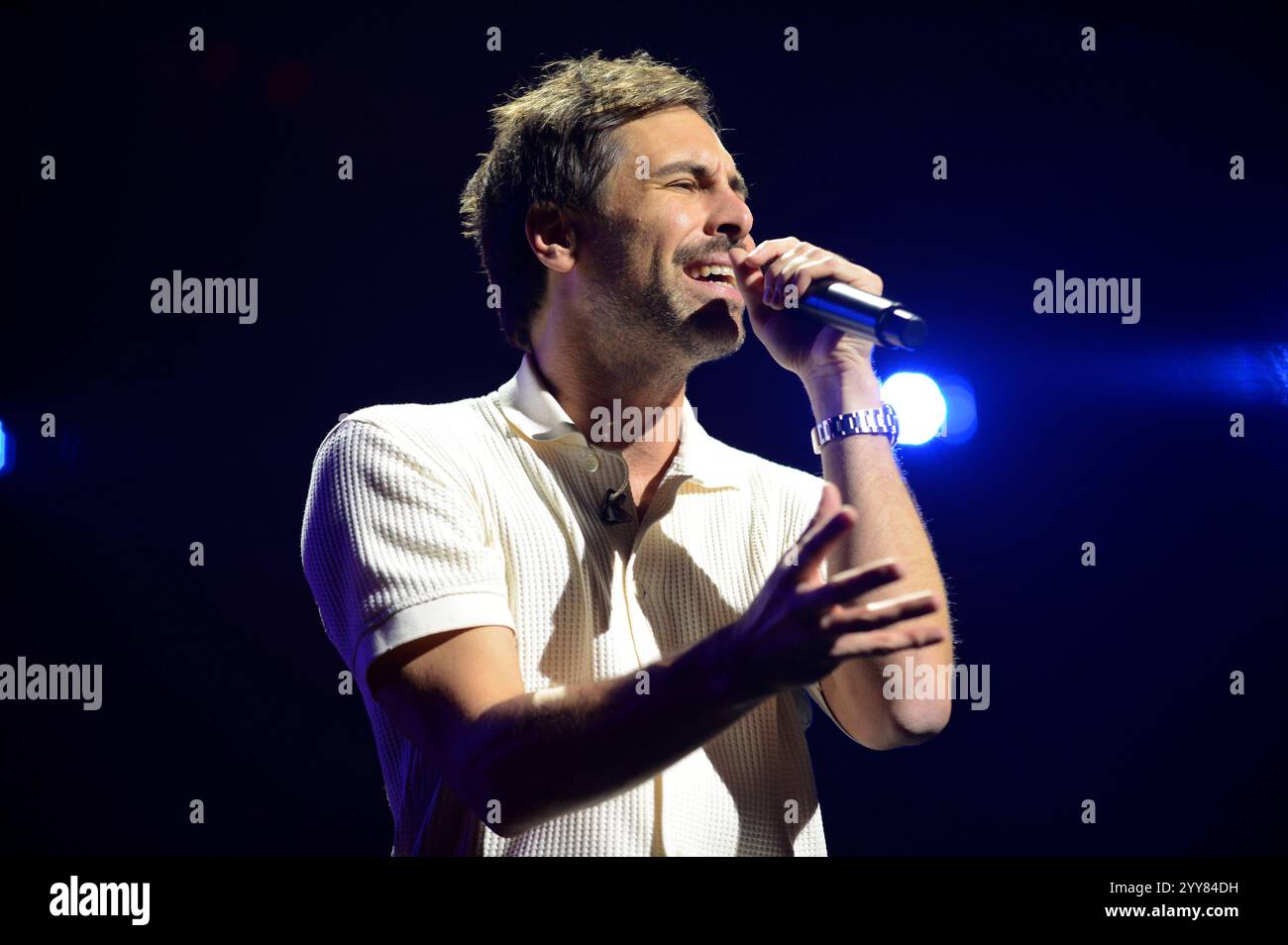 Max Giesinger live bei der 30. Night of the Proms 2024 in der ZAG Arena ...