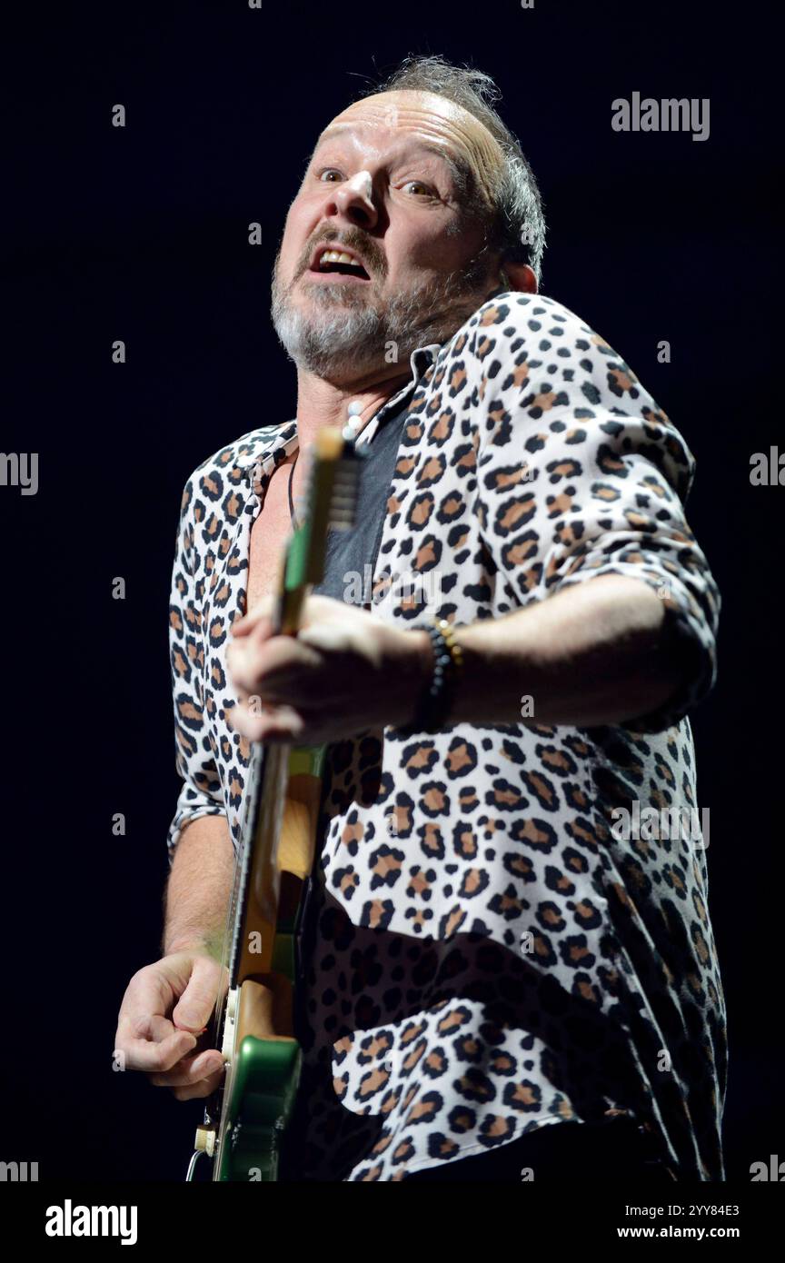 Gareth Moulton von Cutting Crew live bei der 30. Night of the Proms ...