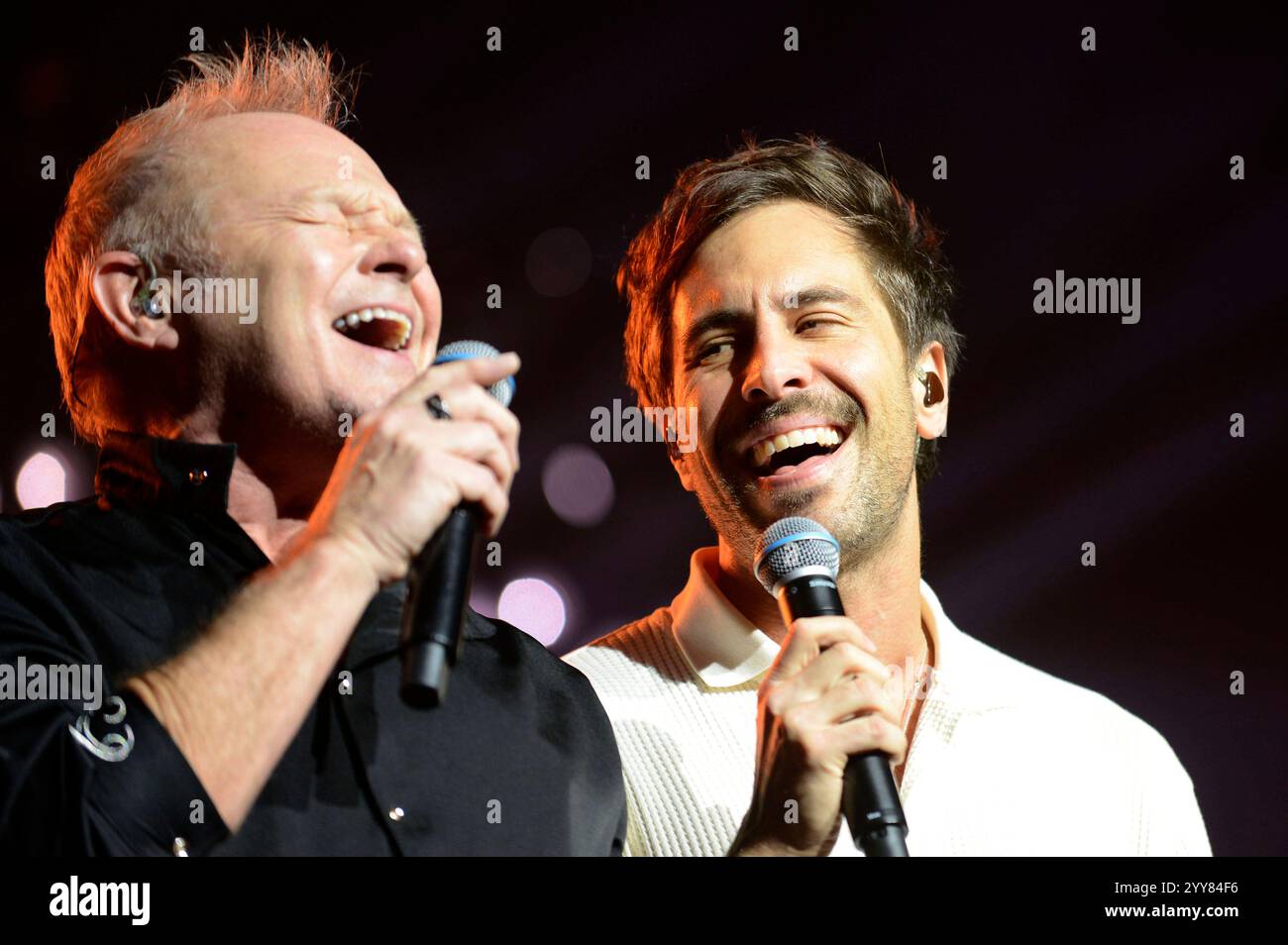 Nick van Eede von Cutting Crew und Max Giesinger live bei der 30. Night ...