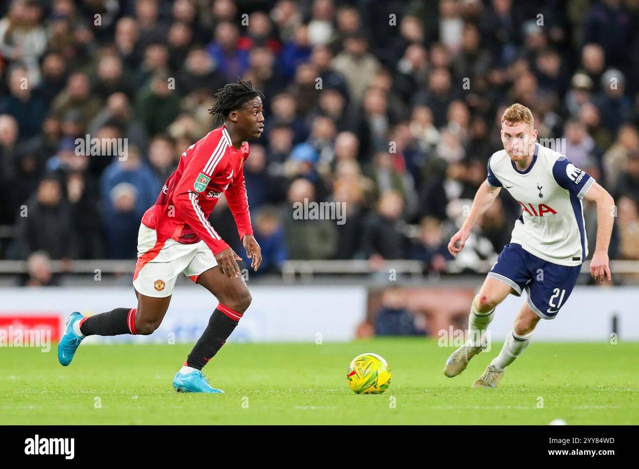 London, UK. 19th Dec, 2024. Manchester United midfielder Kobbie Mainoo ...