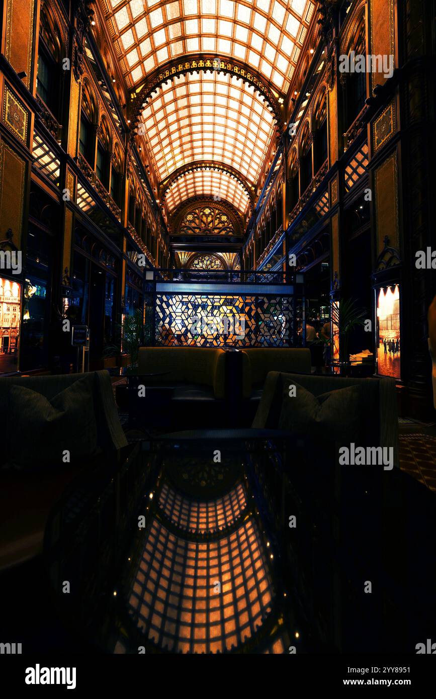 Párisi Udvar, Shopping Arcade, art nouveau, Ungarn, Budapest ...