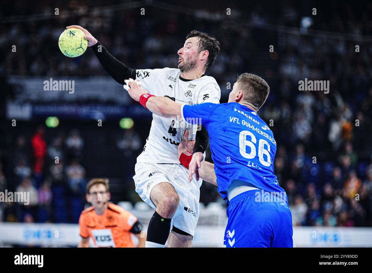 Domagoj Duvnjak (THW Kiel, #04), Stephan Zeman (VfL Gummersbach, #66 ...