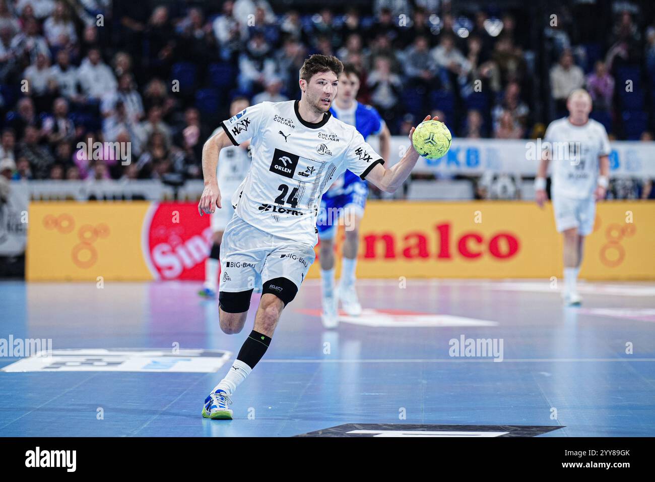 Lukas Zerbe (THW Kiel, #24) GER, THW Kiel vs. VfL Gummersbach, Handball ...