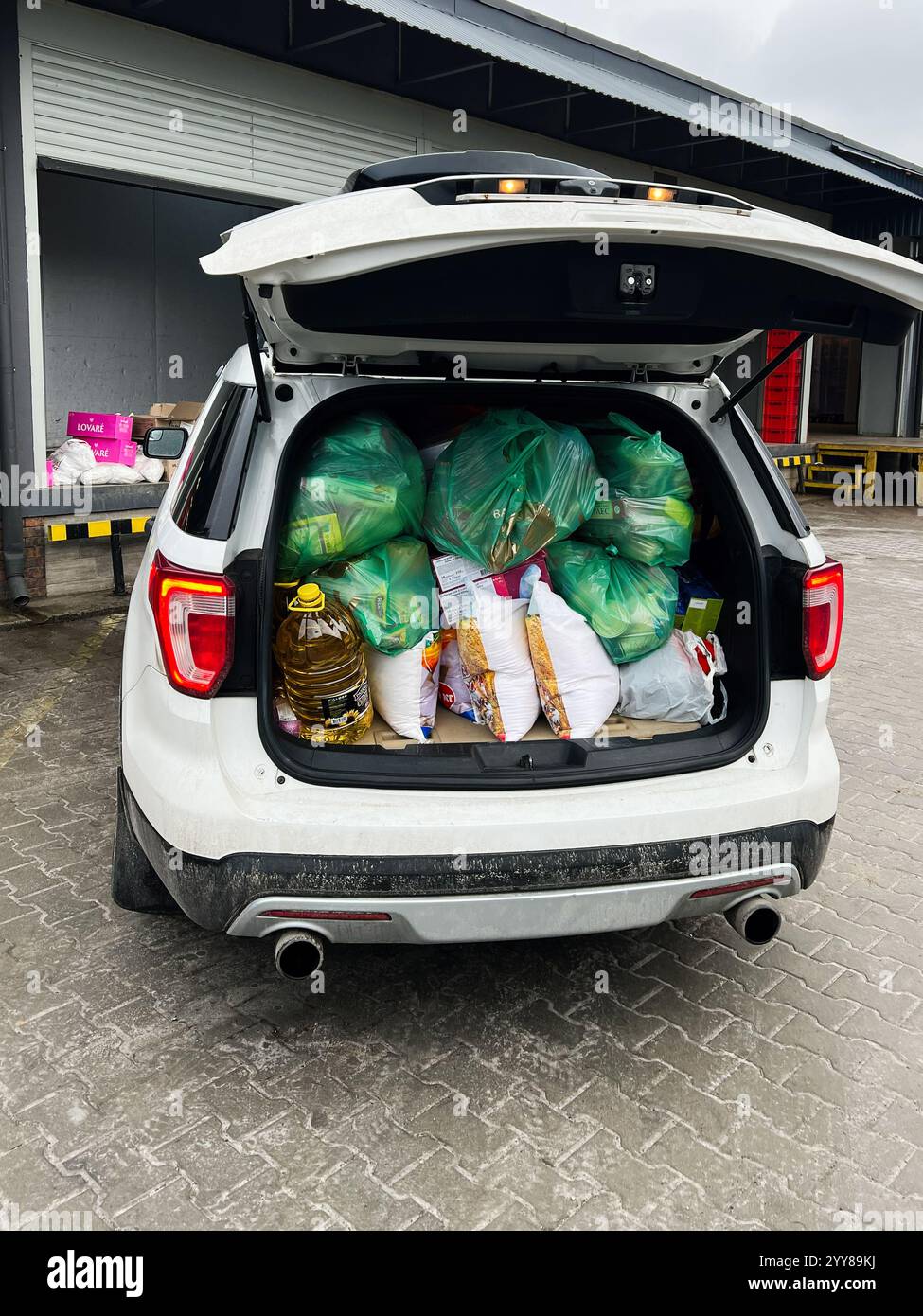 Car loading ford hi-res stock photography and images - Alamy