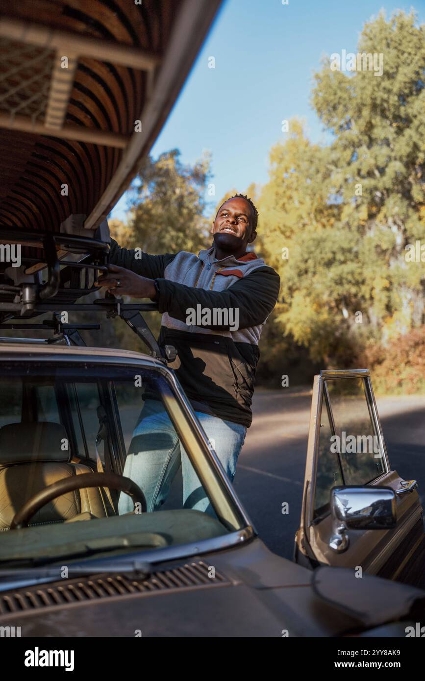 Unloading the jeep hi-res stock photography and images - Alamy