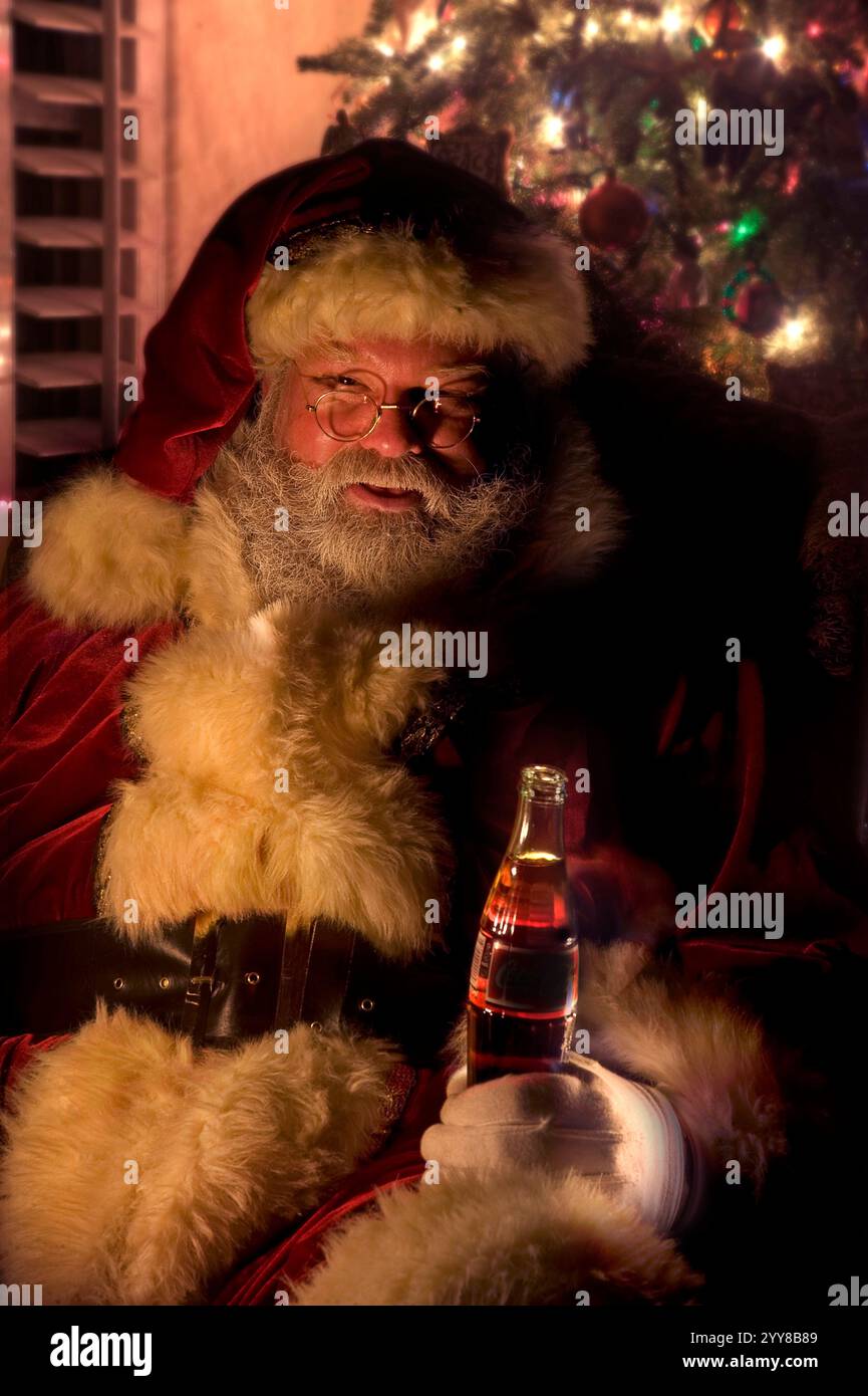 Santa claus coke hi-res stock photography and images - Alamy