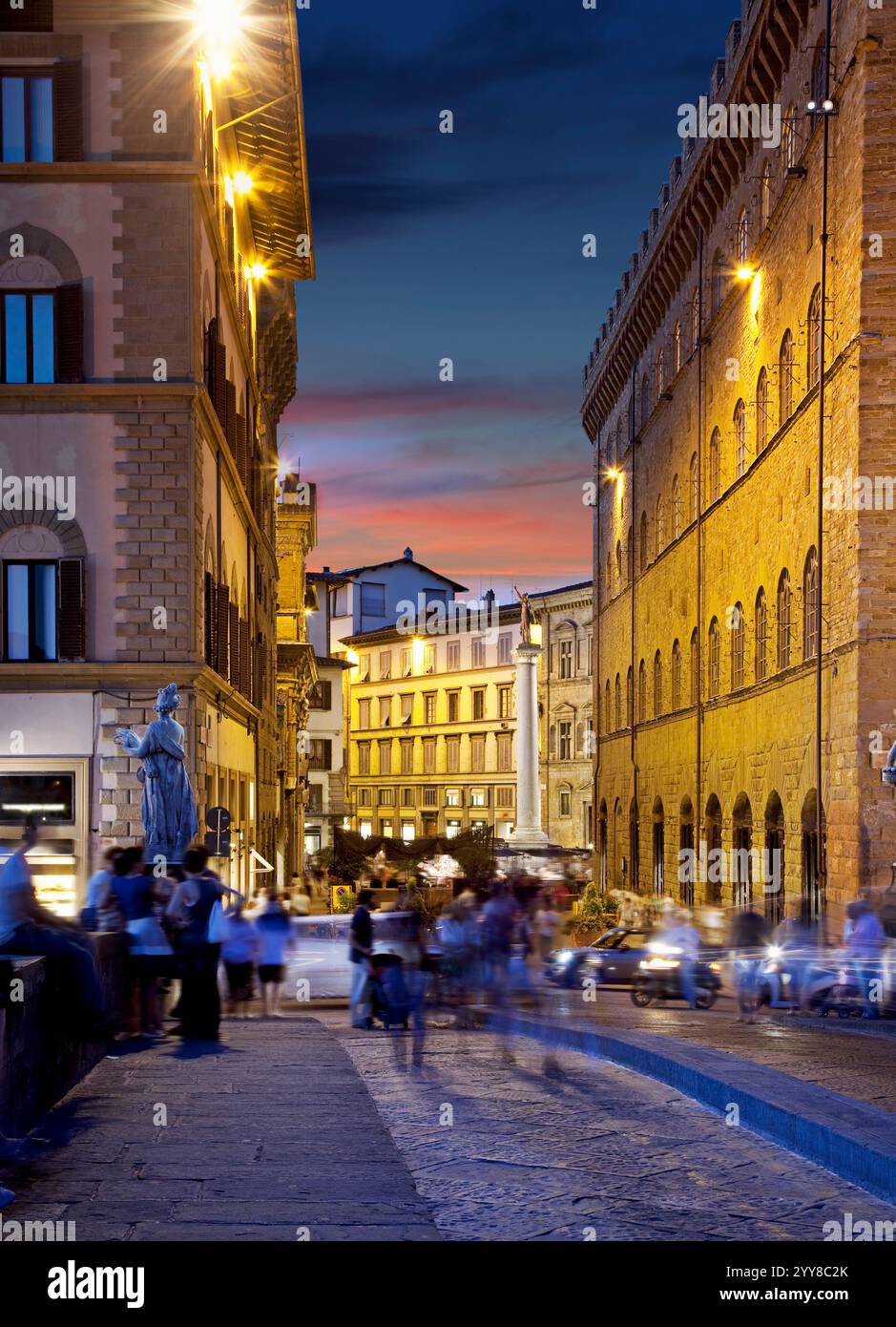 Night streets in firenze hi-res stock photography and images - Alamy