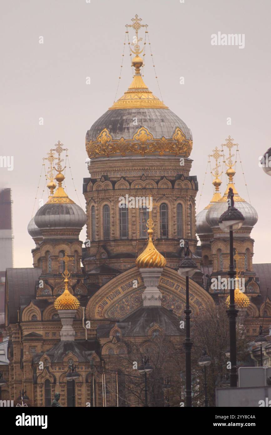White and gold dome hi-res stock photography and images - Alamy