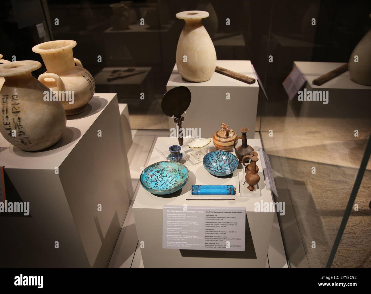 Small containers and cosmetic instruments. Shell-Shaped cup, Cups ...