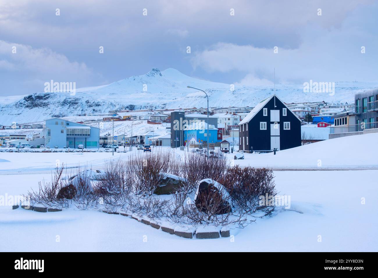 Snowy urban landscape hi-res stock photography and images - Alamy