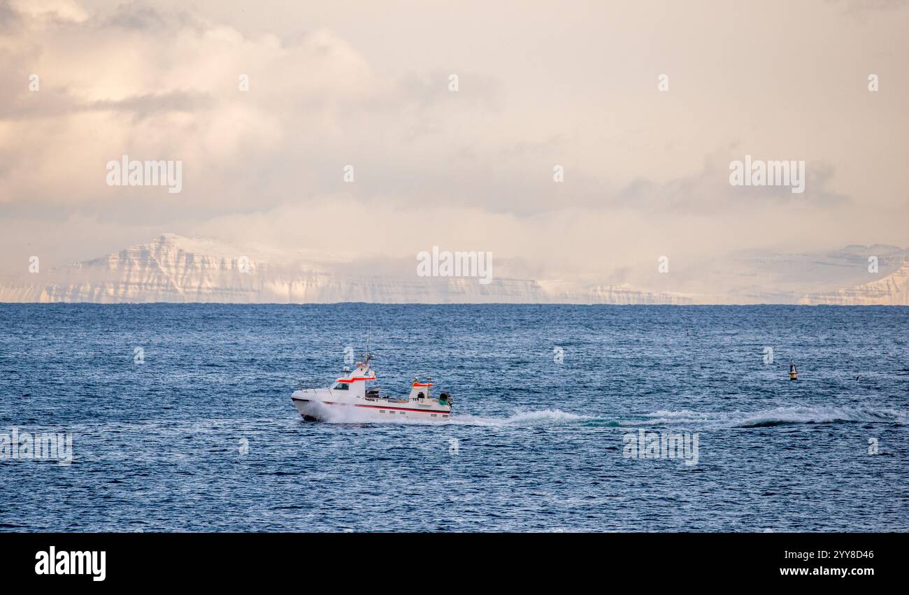Iceland horizon fishing hi-res stock photography and images - Alamy