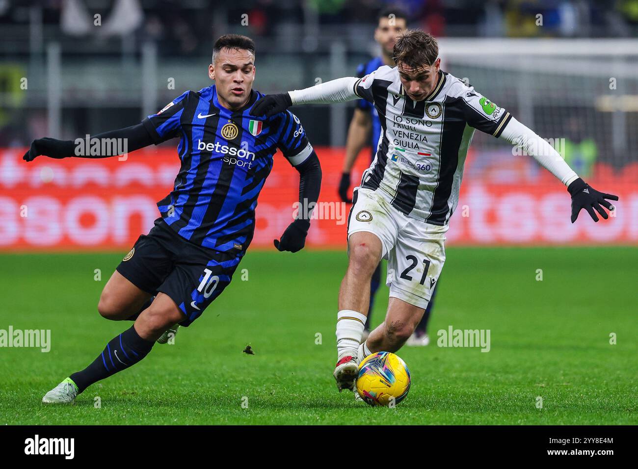 Milan, Italien. 19th Dec, 2024. (R-L) Iker Bravo of Udinese Calcio ...