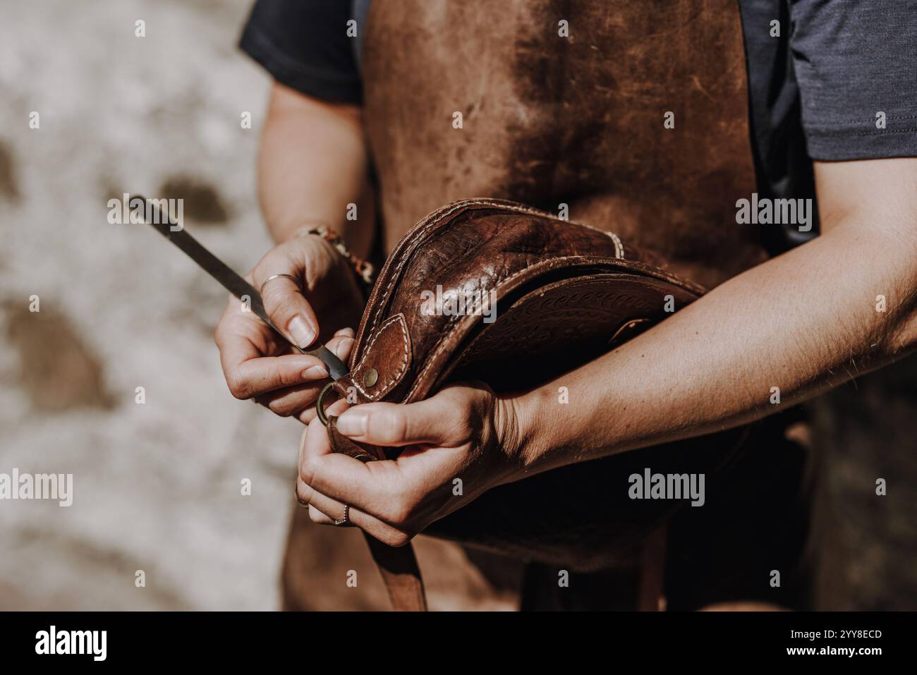 Making bespoke leather goods hi-res stock photography and images - Alamy